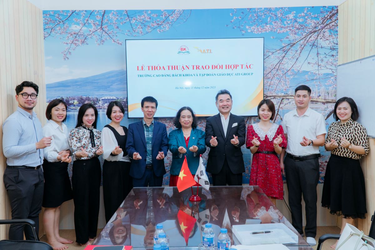 Lễ thỏa thuận trao đổi hợp tác giữa Trường Cao đẳng Bách Khoa và Tập ...